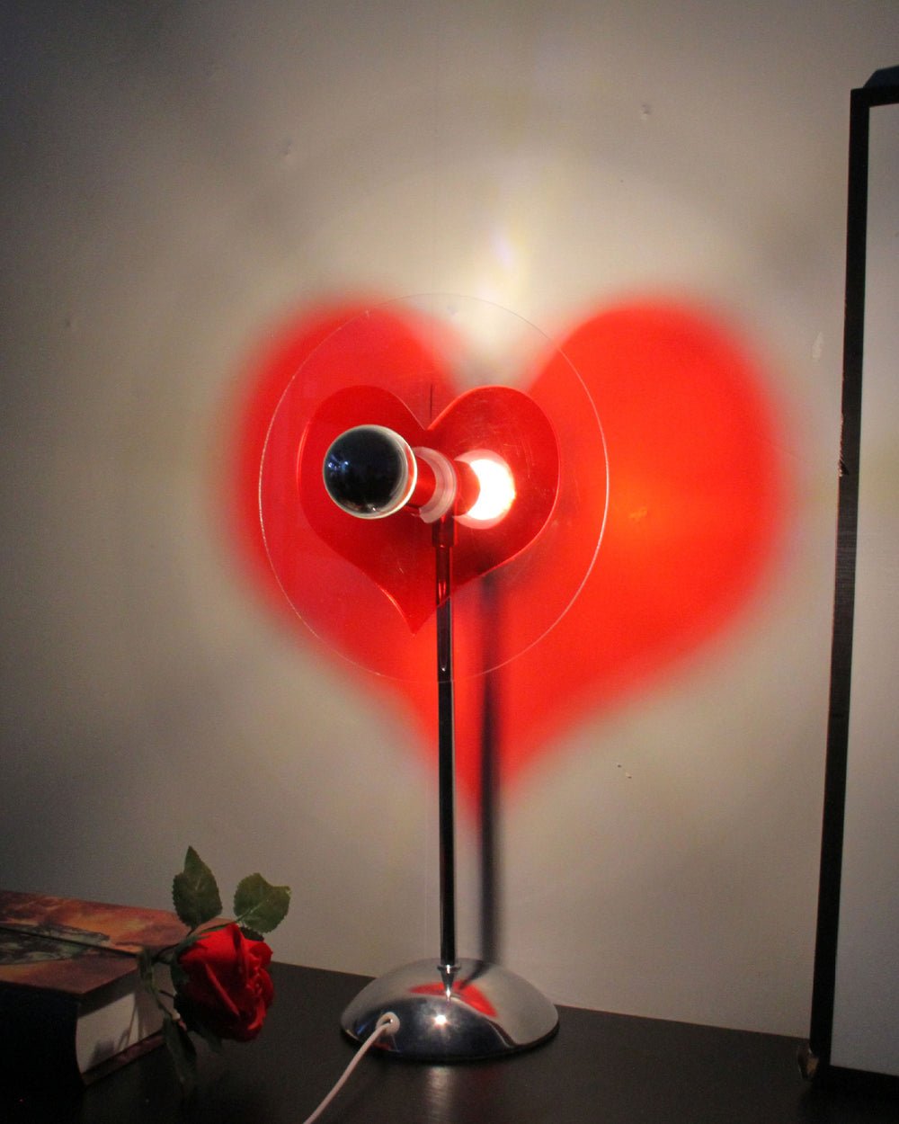 Adjustable Projection Lamp with Acrylic Panels | NOVI BOX